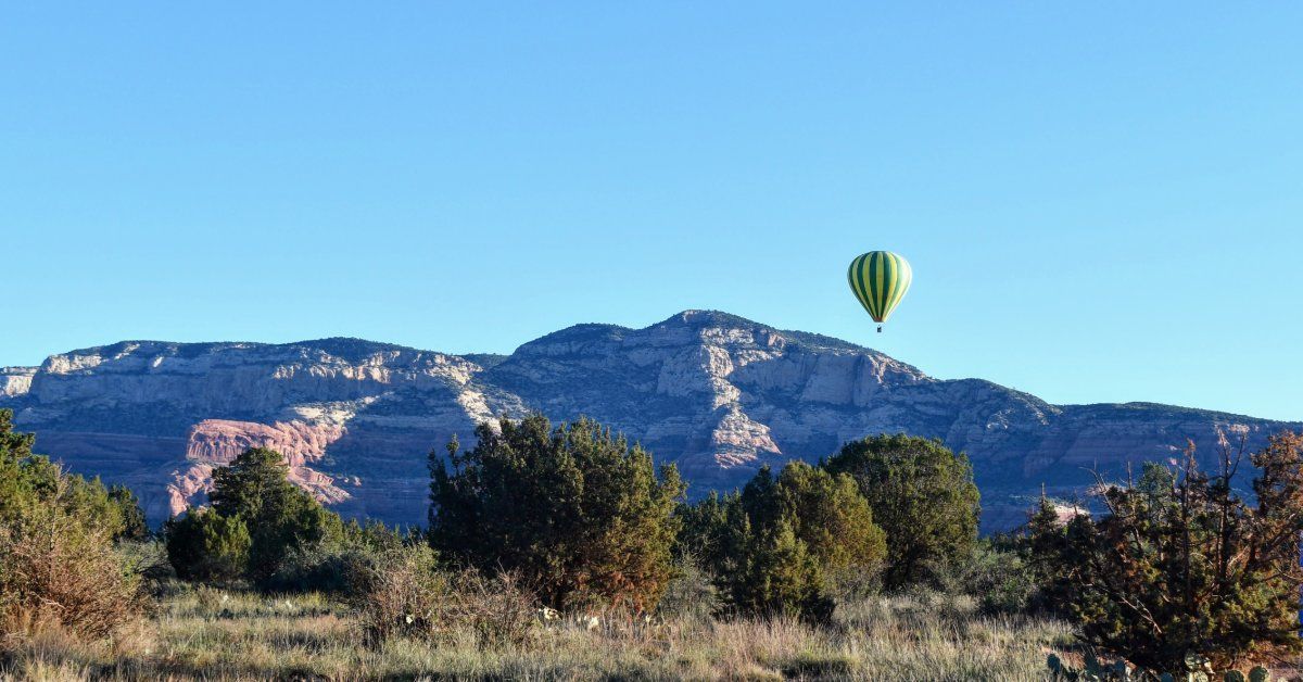 A Guide: Understanding How High a Hot Air Balloon Can Fly