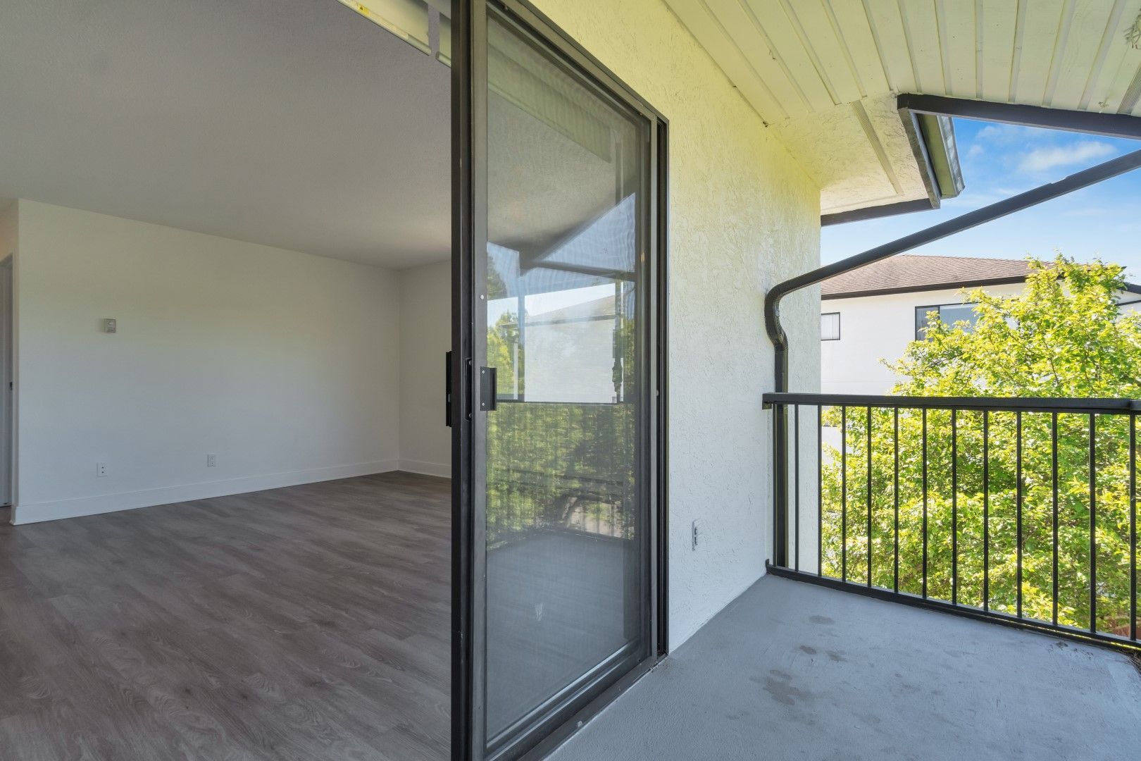 Suite Gallery | View 3205 Wetherby Rd Units and Building Photos