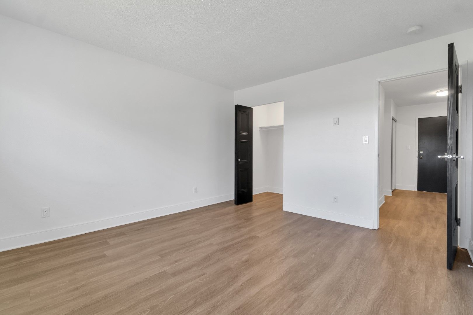 Suite Gallery | View 3205 Wetherby Rd Units and Building Photos