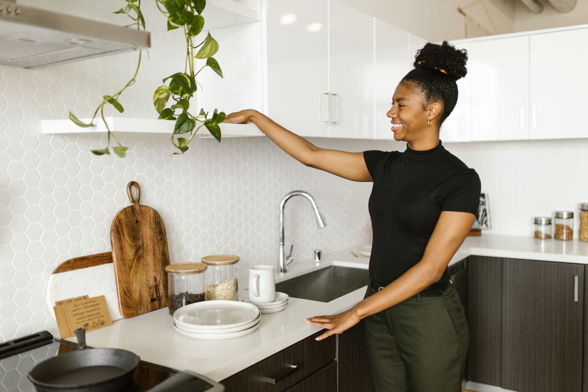 Can Kitchen Cabinets on a Budget Look High-End?