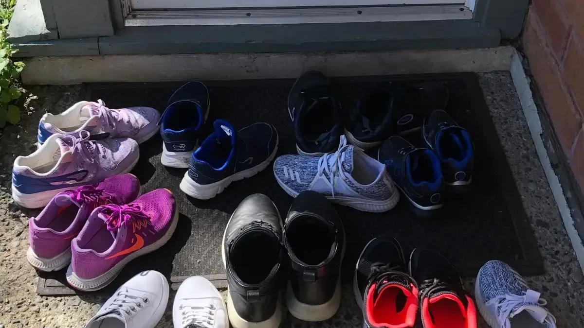 Shoes On vs Shoes Off Inside: Expert Tips & Insights