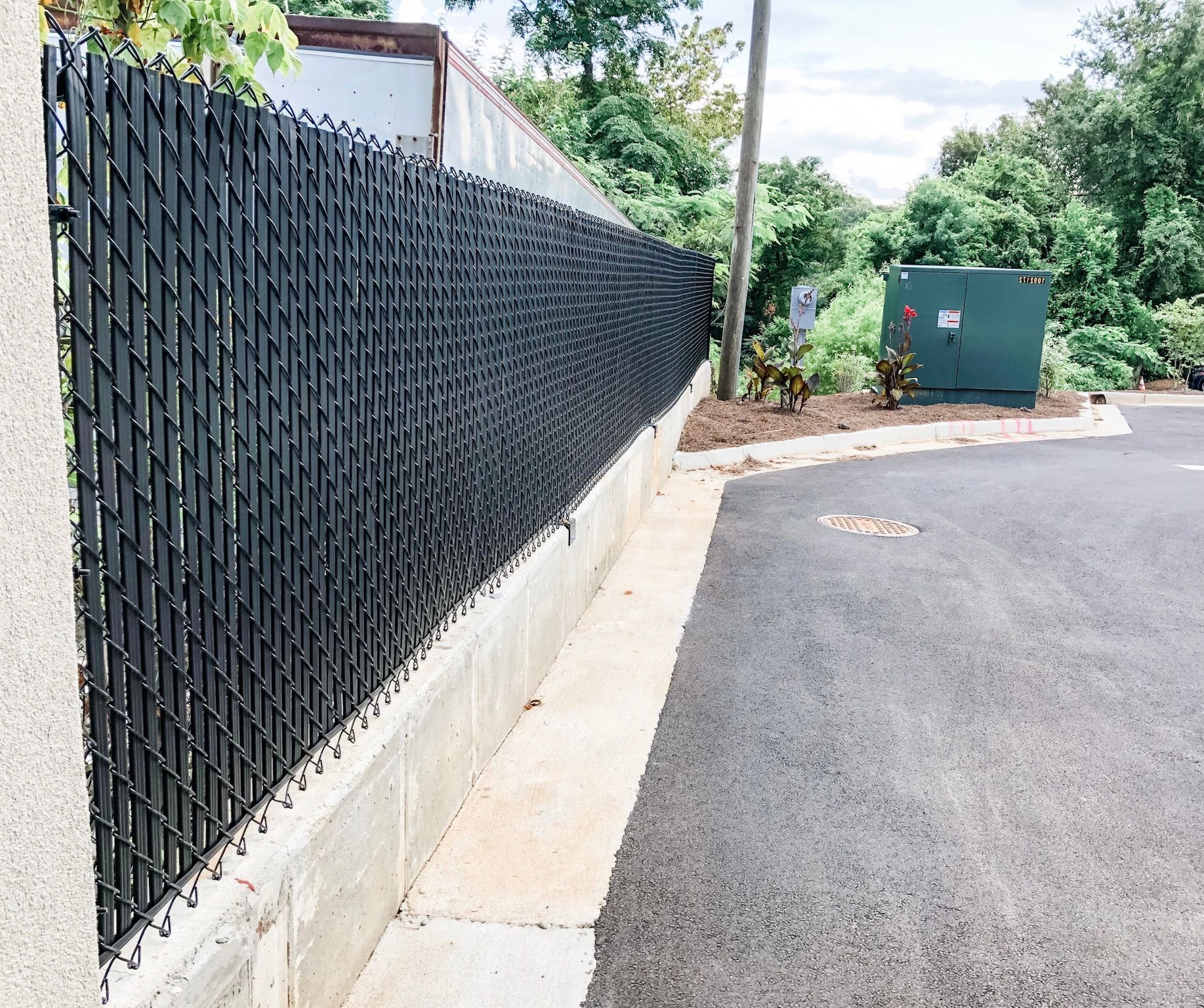 Galvanized/black chain link Installation | Byron Fence