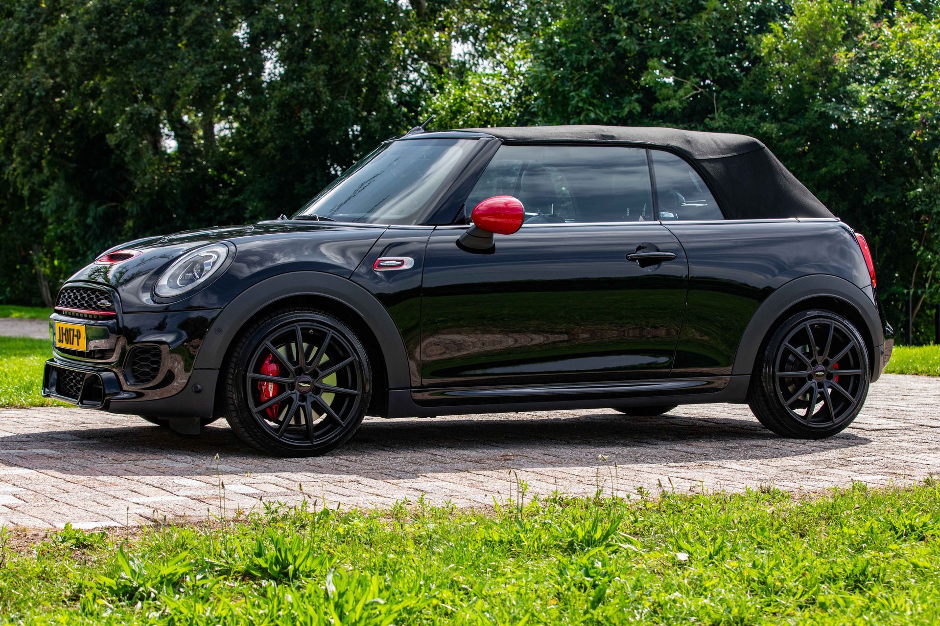 Mini Cabrio 2.0 John Cooper Works kopen? | T&O Auto's