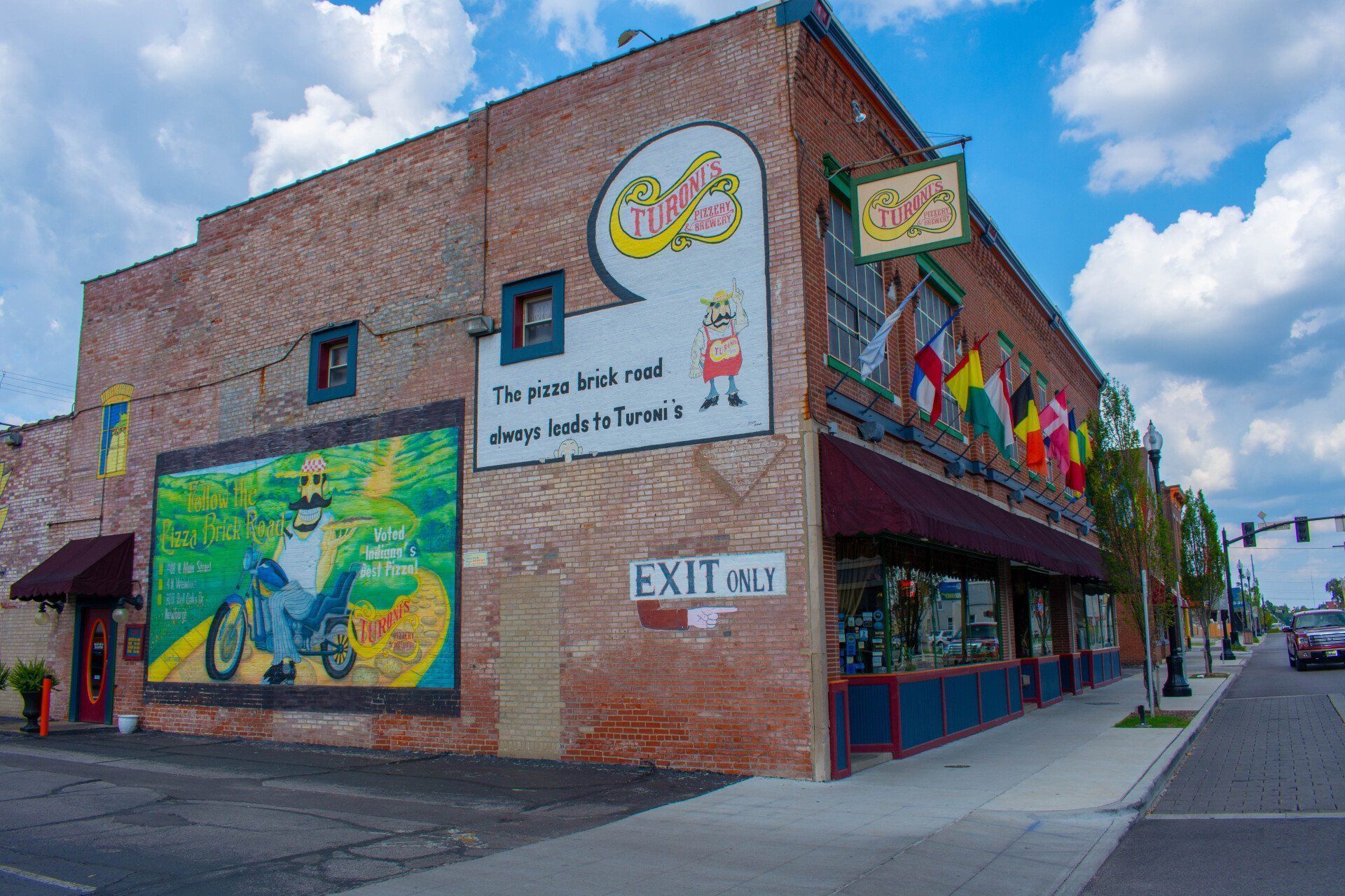 Turoni's | Pizzery & Brewery