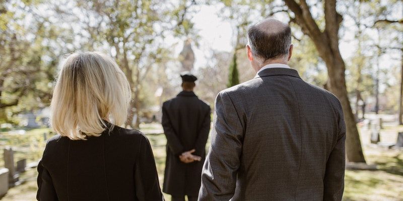 How to Support a Grieving Friend at a Funeral