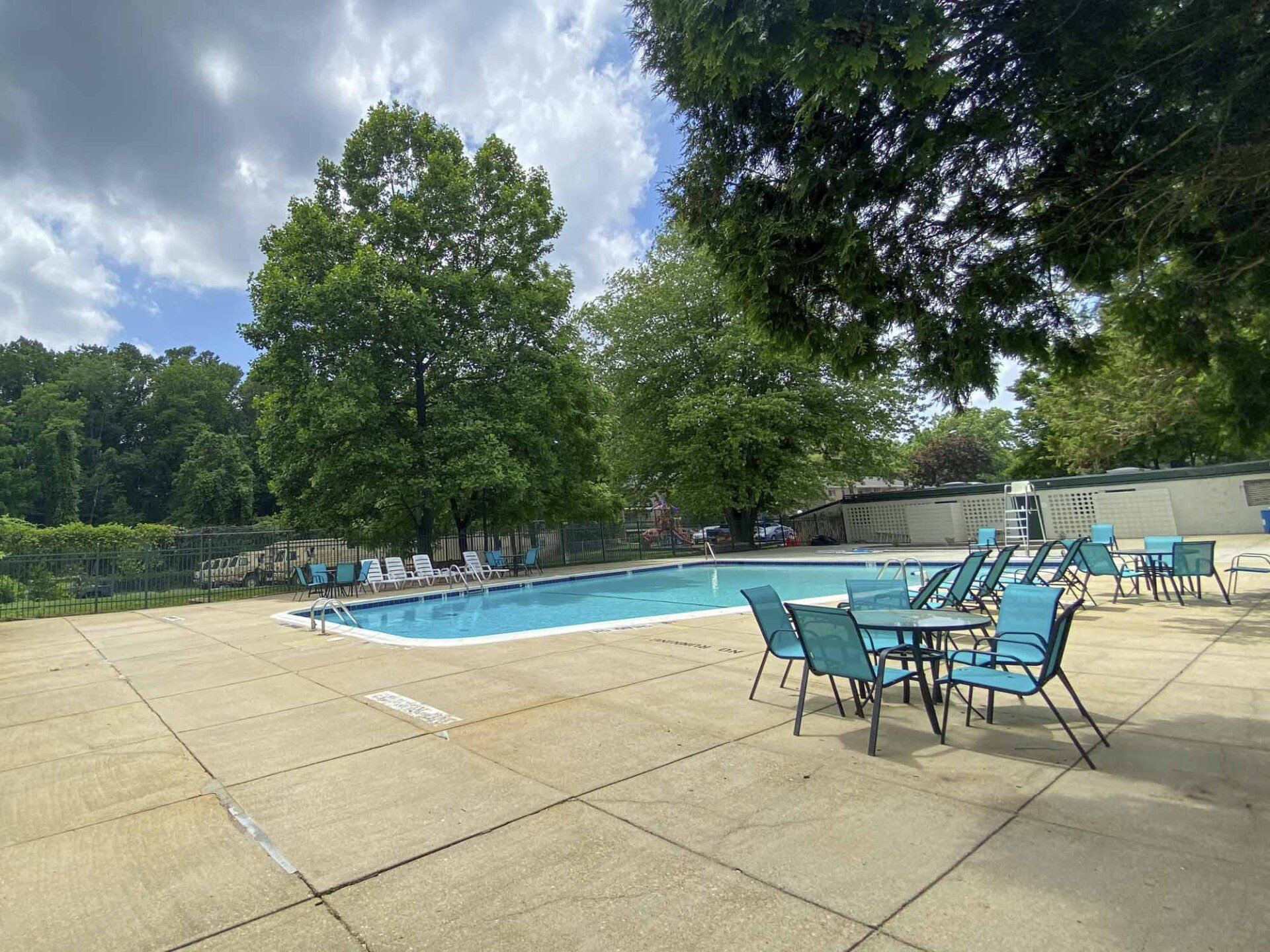 Woods Edge | Rolling Park Management LLC