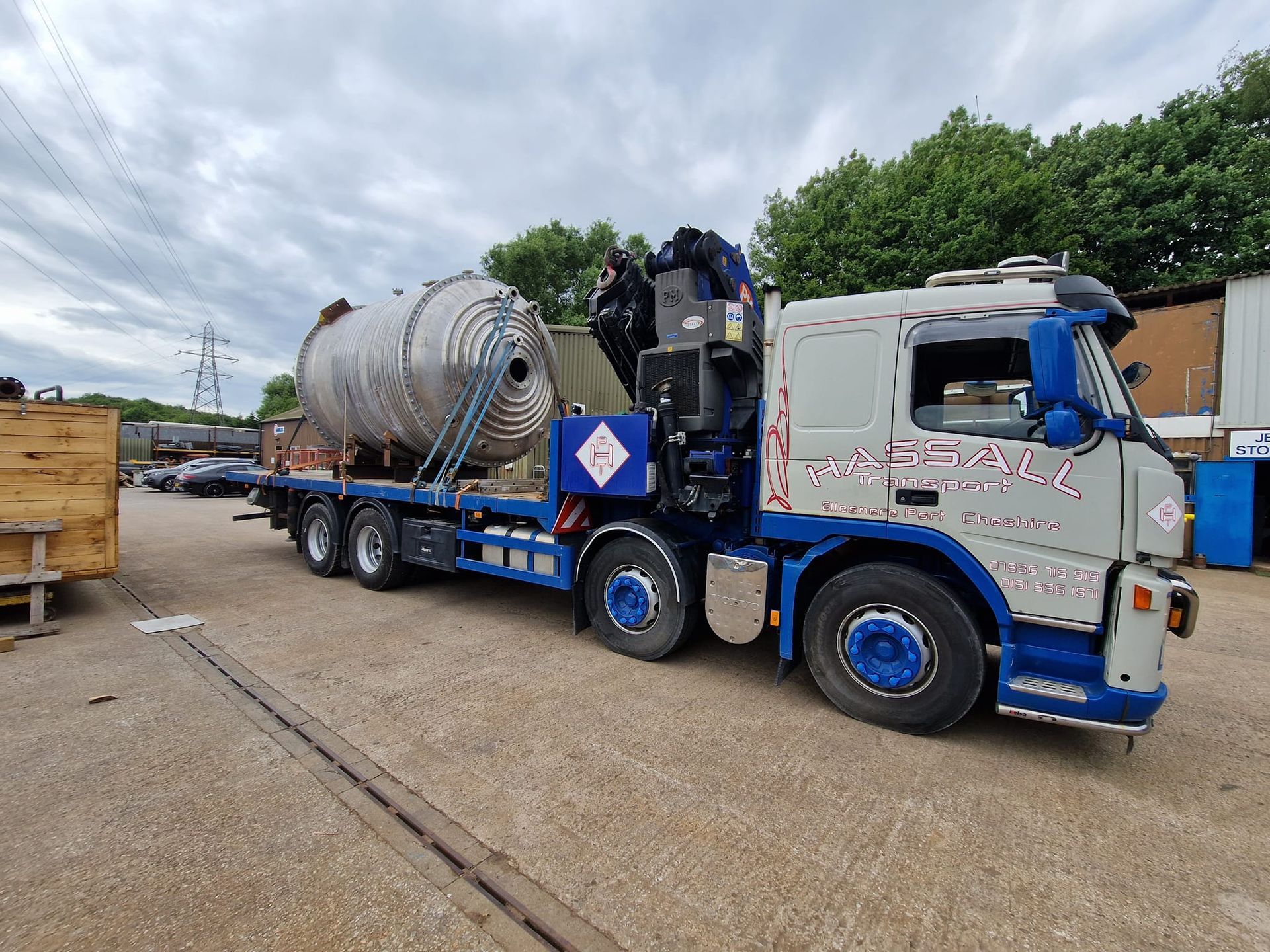 Hassall Transport offers HIAB / crane lifting in Ellesmere Port