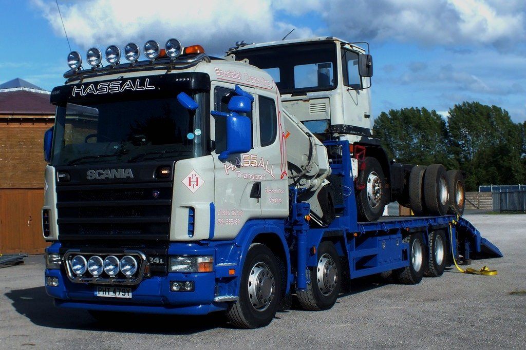 Hassall Transport offers HIAB / crane lifting in Ellesmere Port