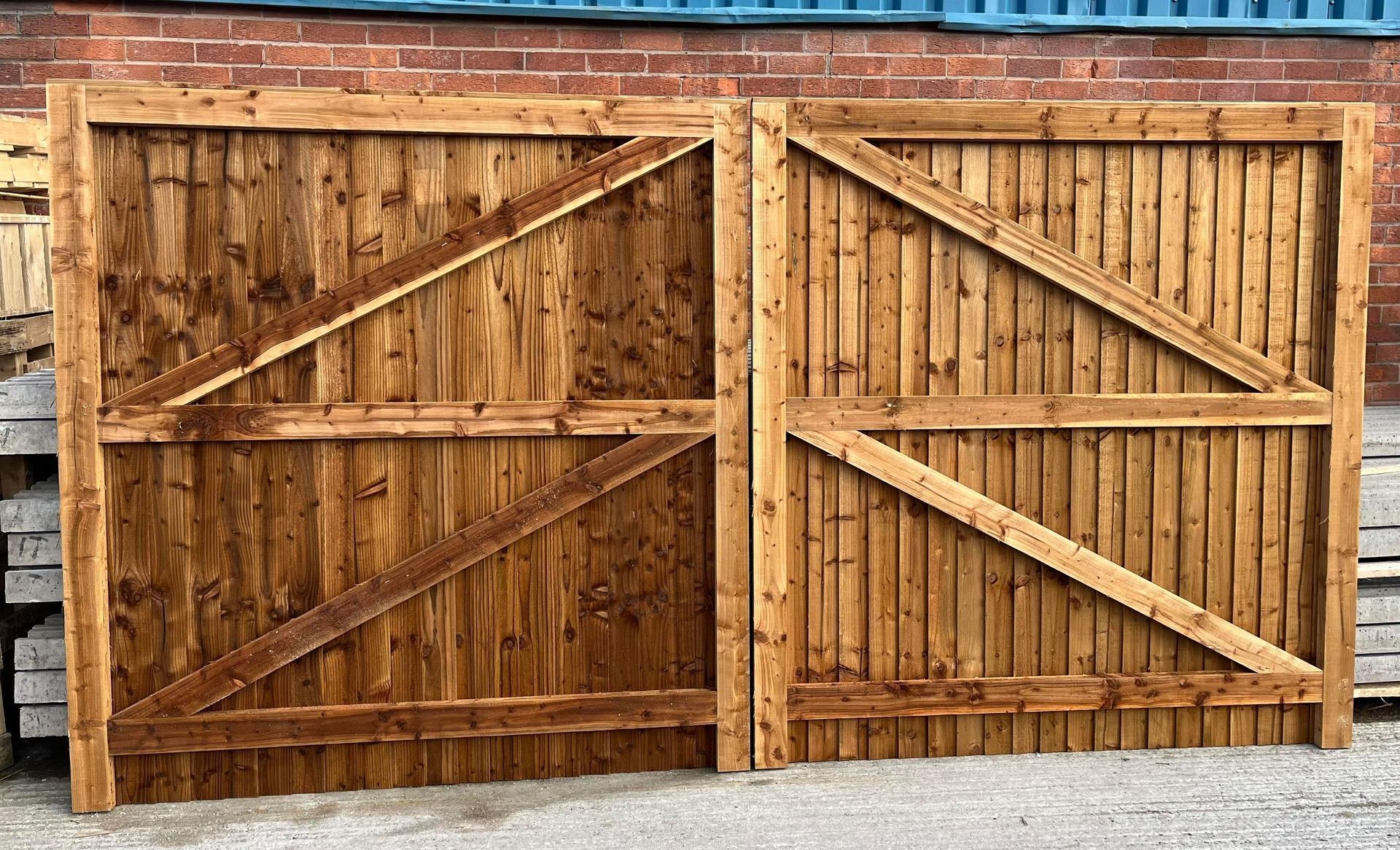 Local Fence Supplier | LawMac Fencing