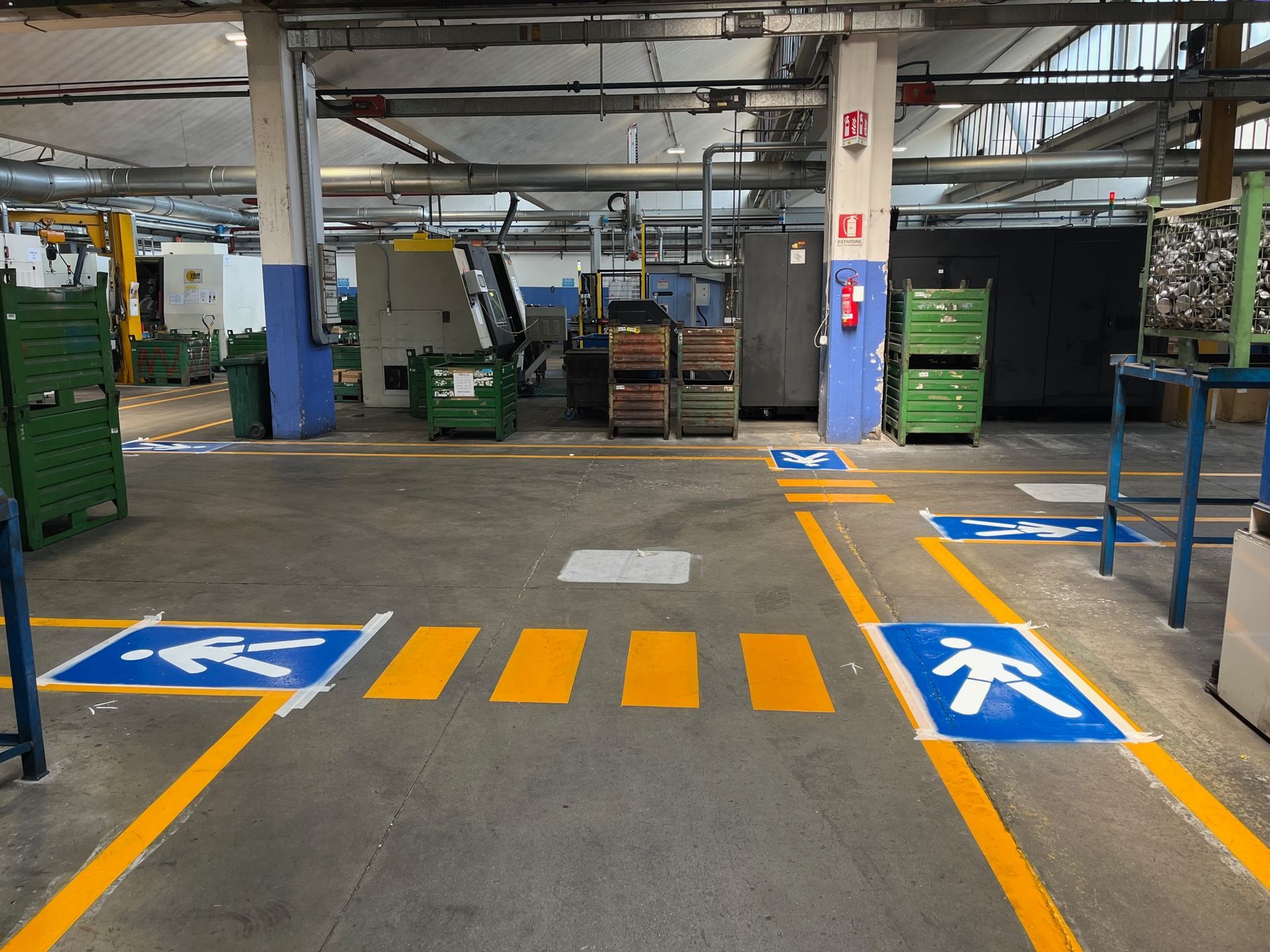 Posa segnaletica aziendale | Bergamo | FM Segnaletica