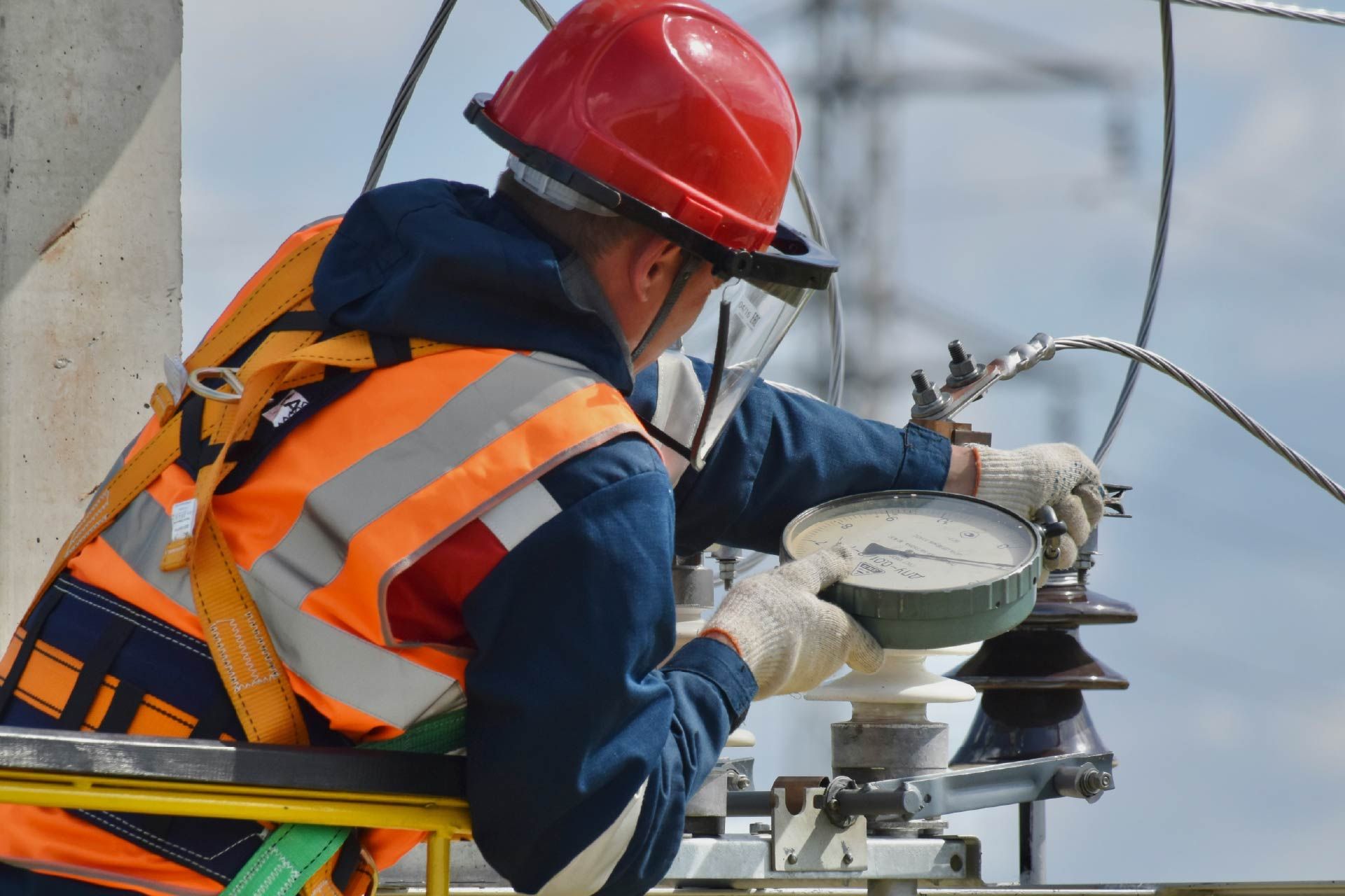 Materiales y equipos eléctricos industriales Colombia
