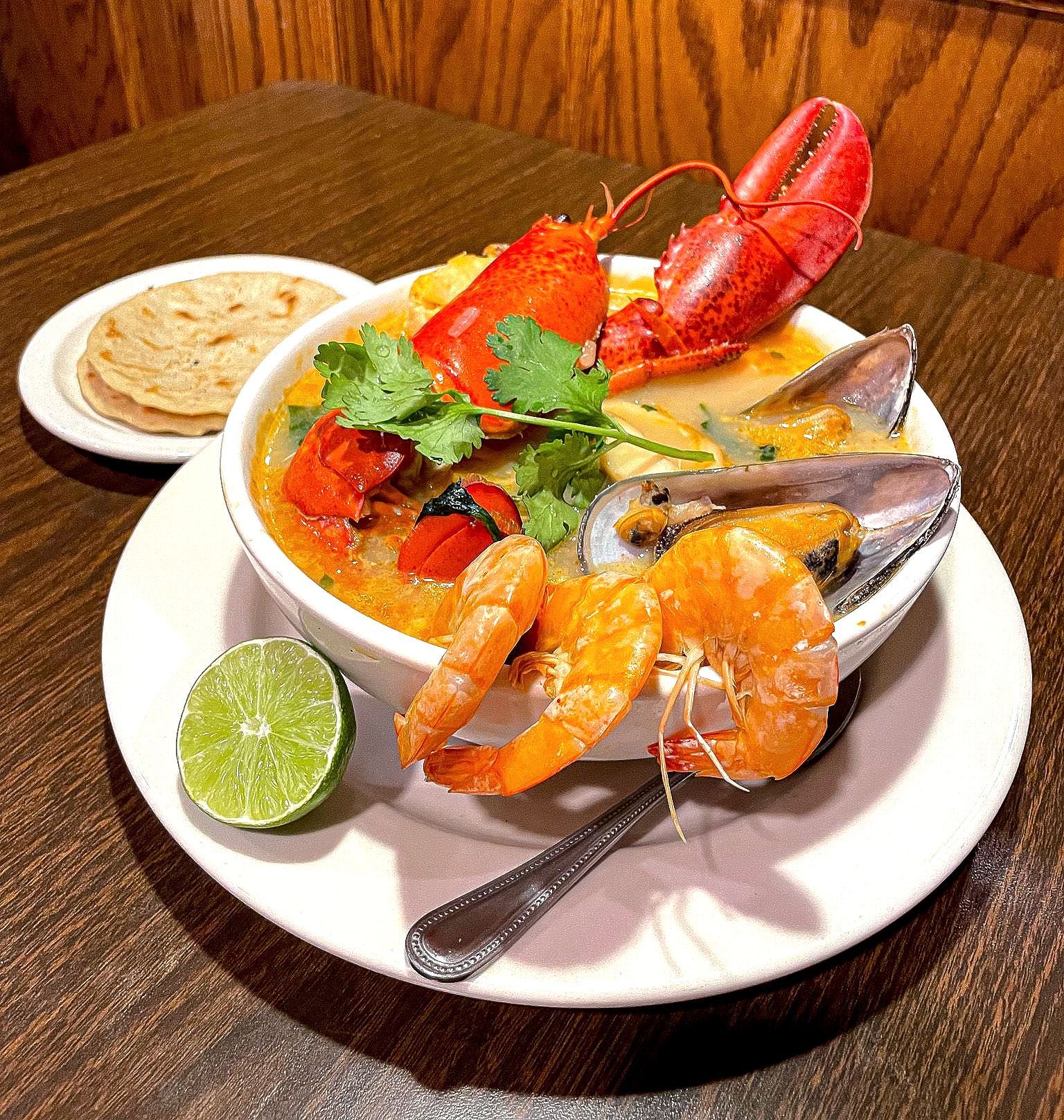 Las 3 Hermanas | Restaurant, Serves Food & Drinks