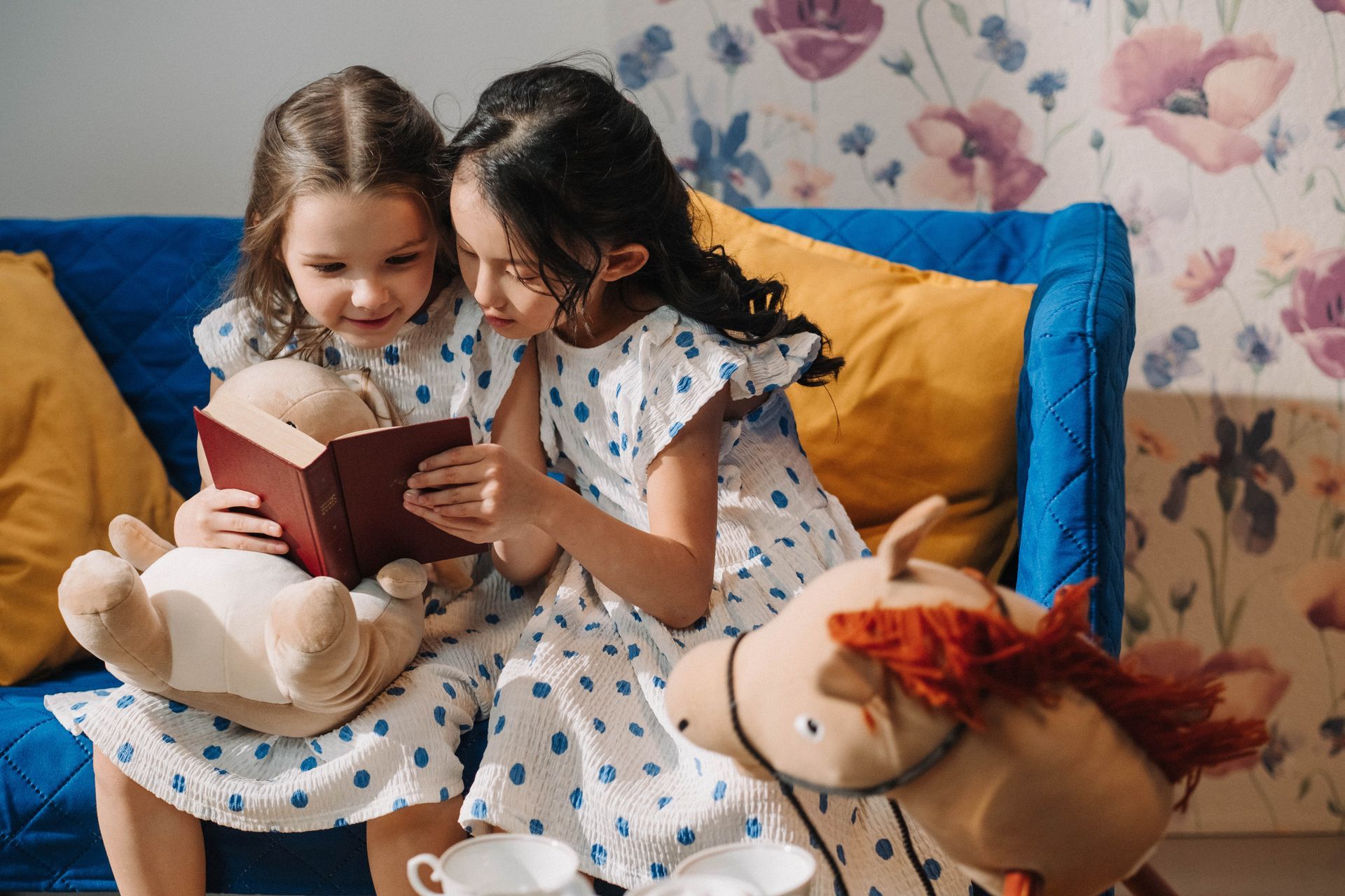 4 Ways to Help Your Shy Child Make Friends in School