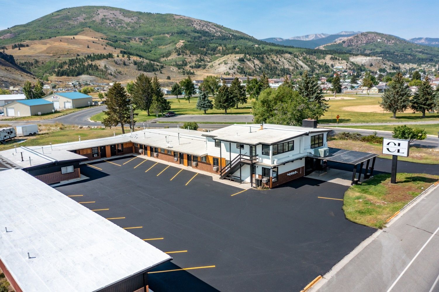 About us | Copperhead Lodge Anaconda, MT