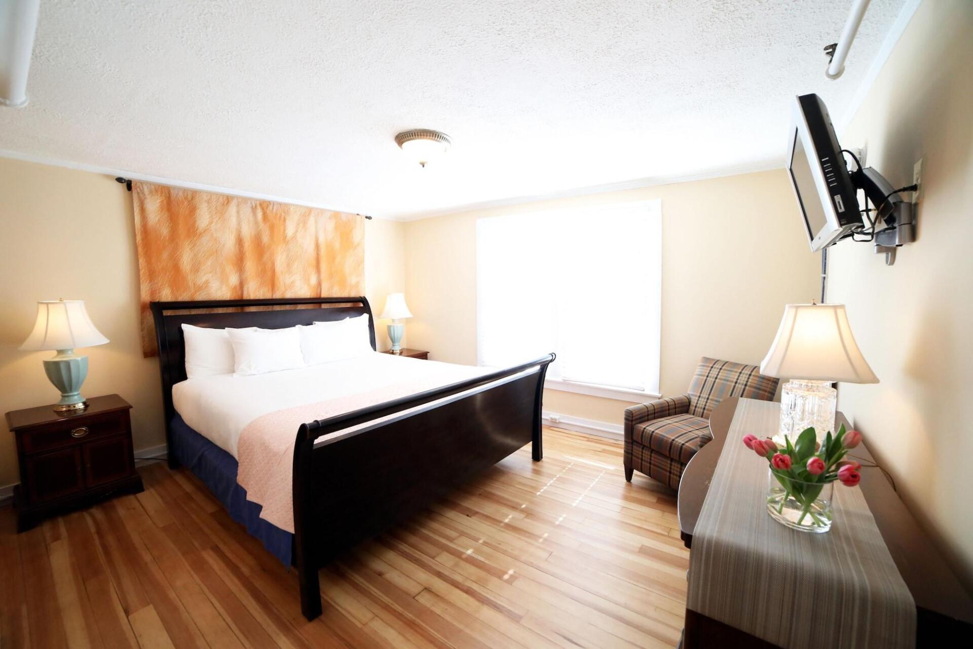 The Kennebunk Inn: Historic Charming Inn in Coastal Maine