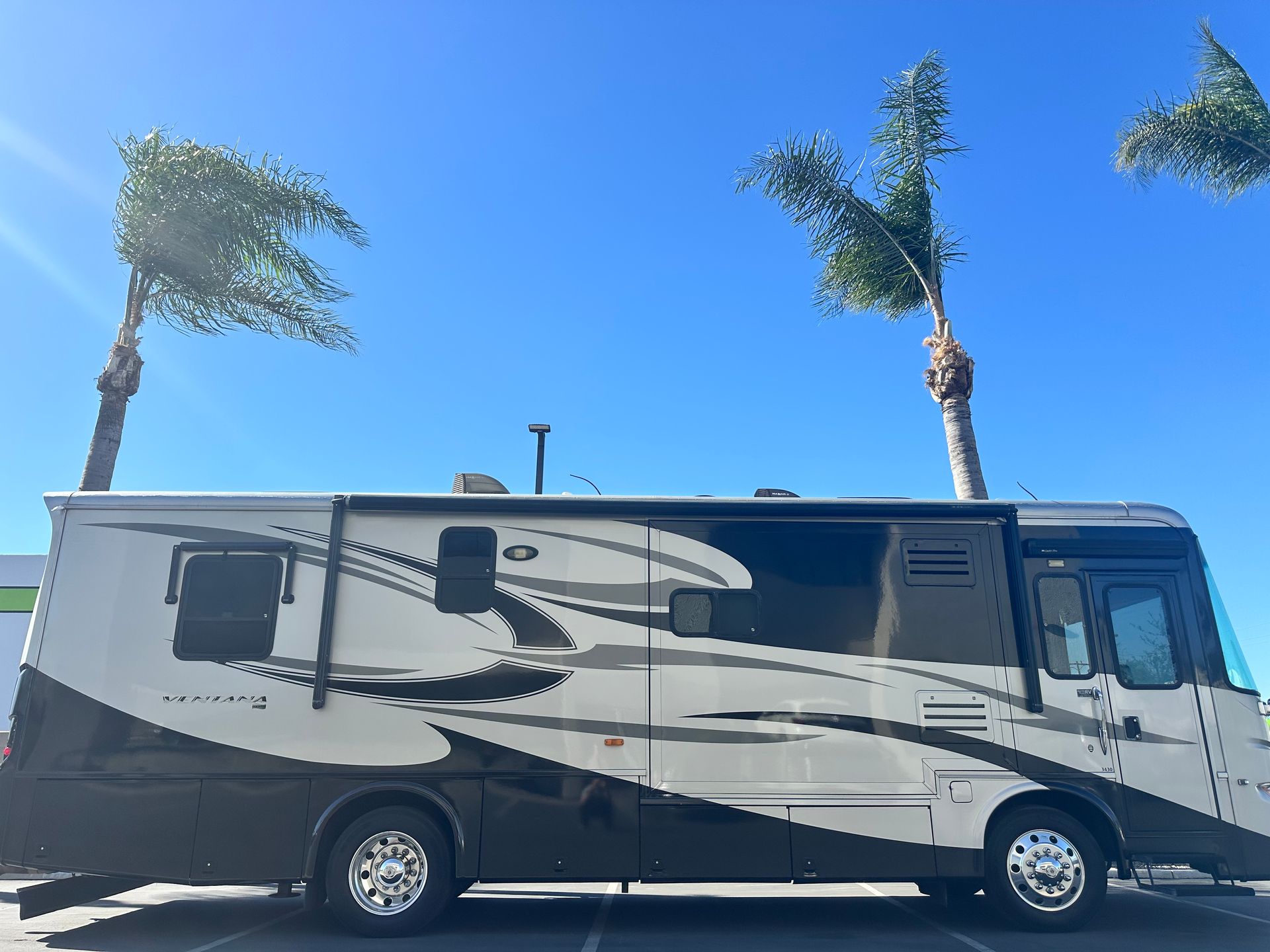 SOLD 2010 NEWMAR VENTANA 3430 - $89,950 - PRE DEF SHORT DIESEL PUSHER