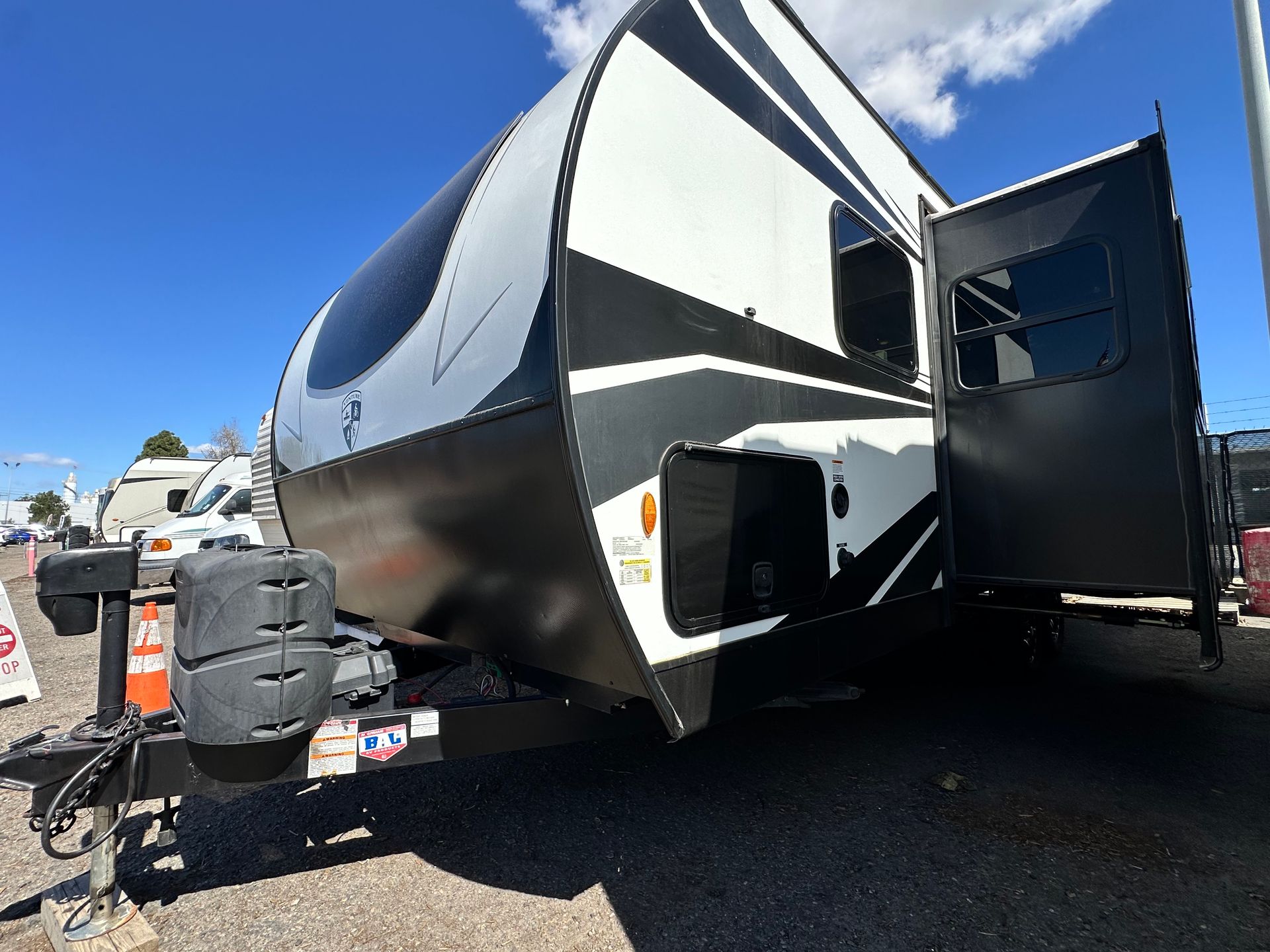 2021 VENTURE STRATUS 231VRB - SOLD!