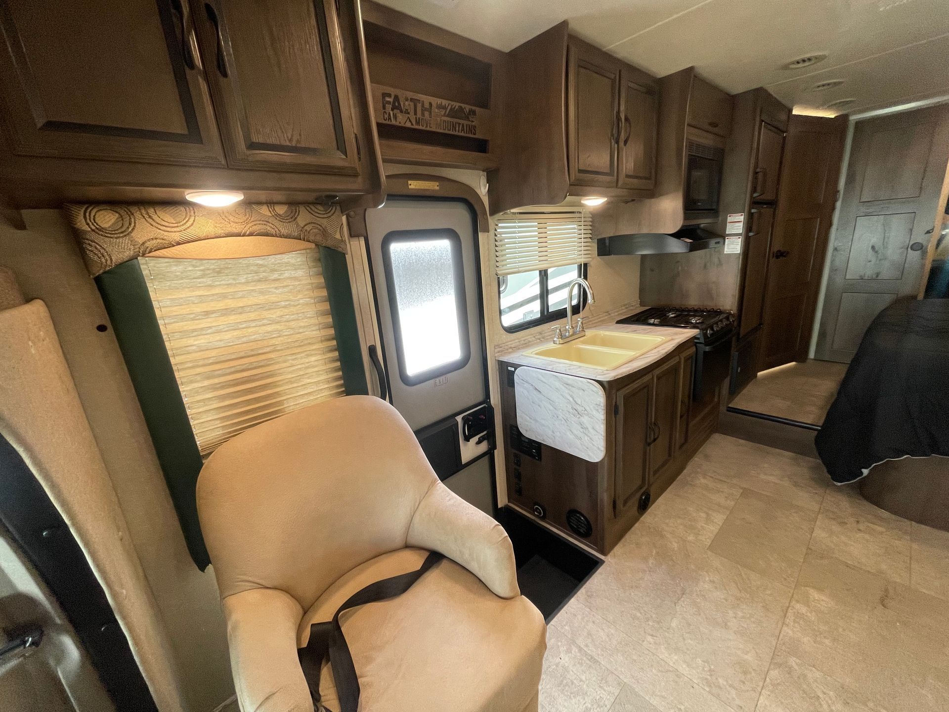 2019 COACHMEN FREELANDER 24FS