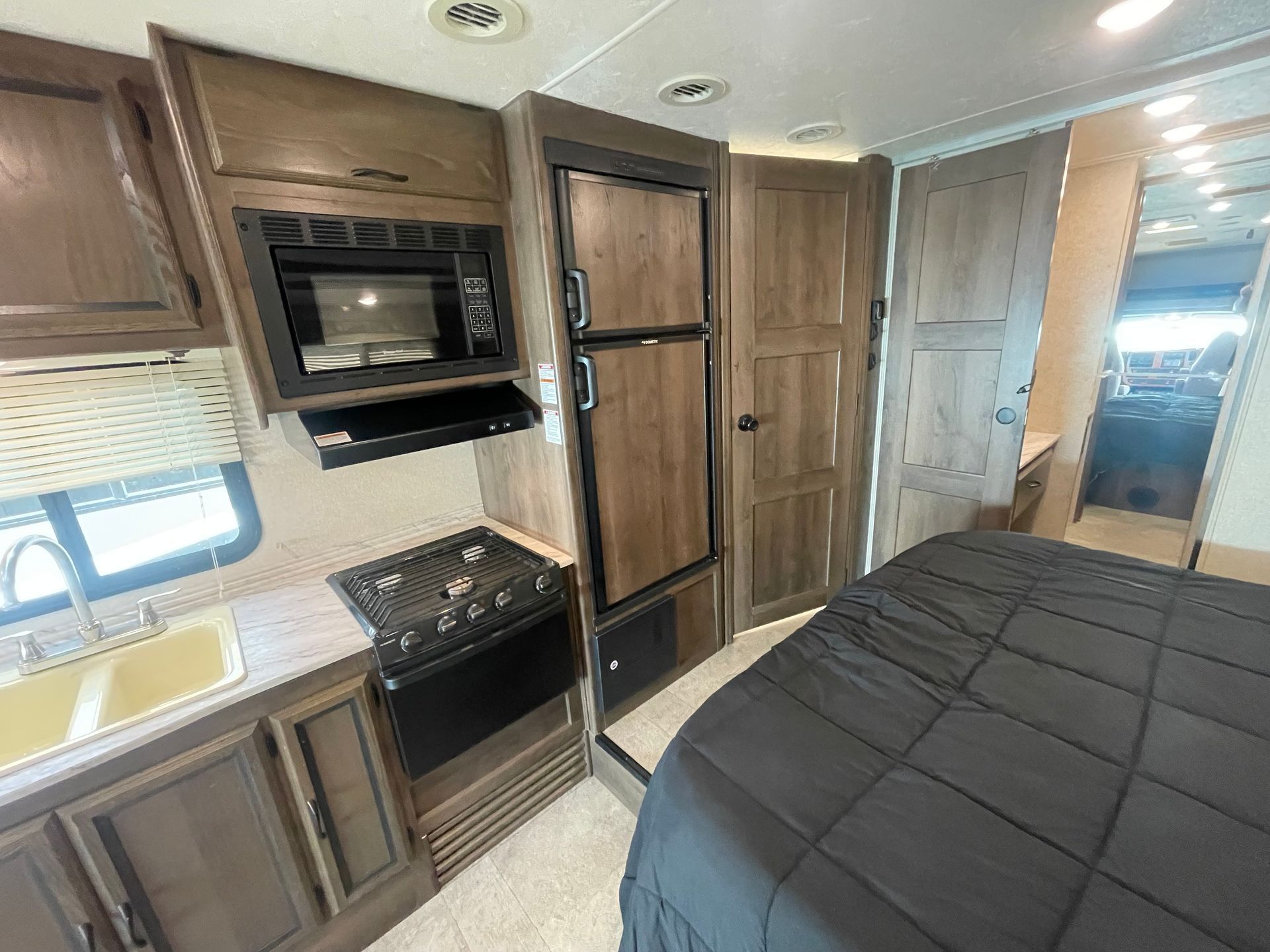 2019 COACHMEN FREELANDER 24FS
