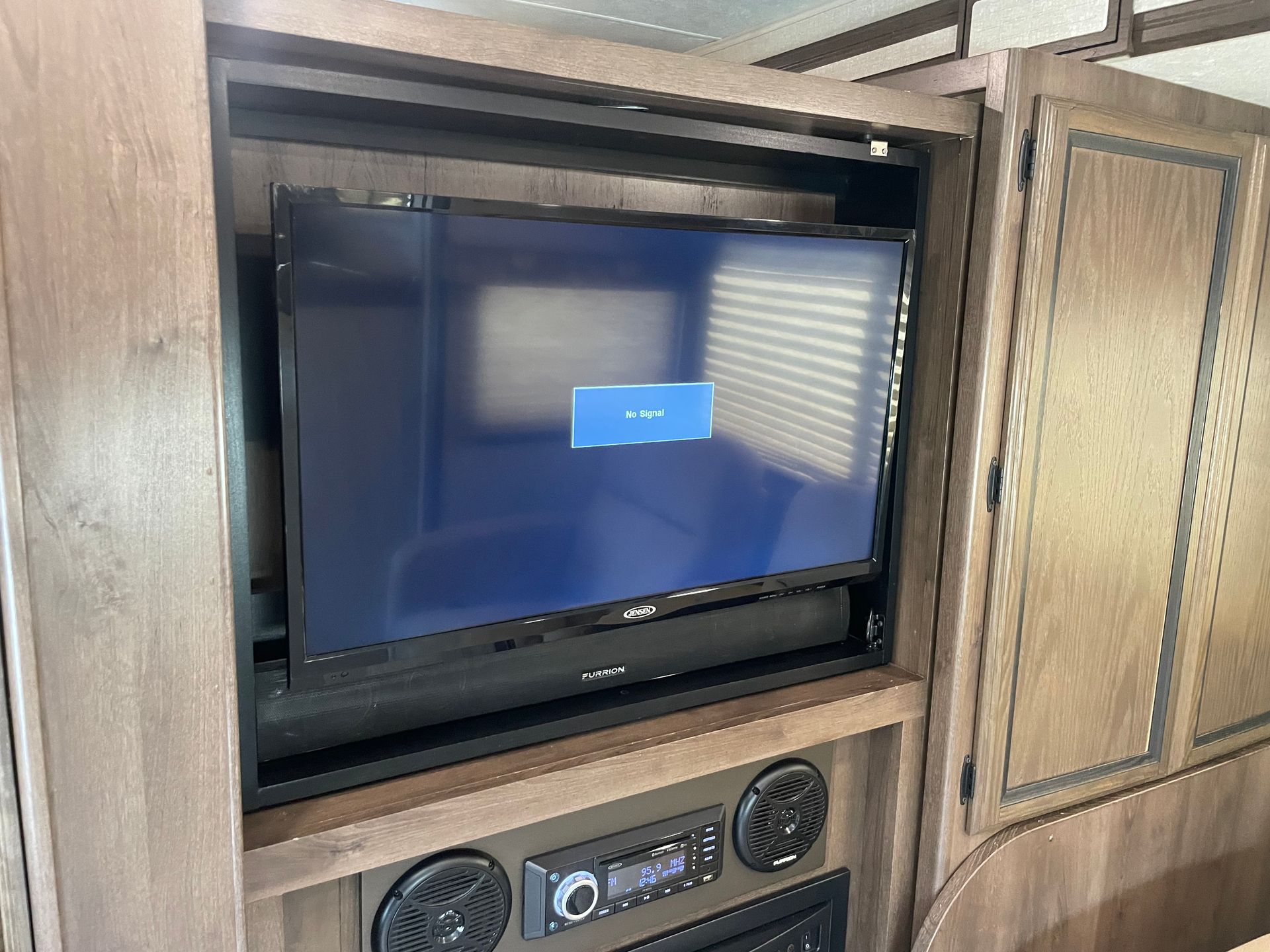 2019 COACHMEN FREELANDER 24FS