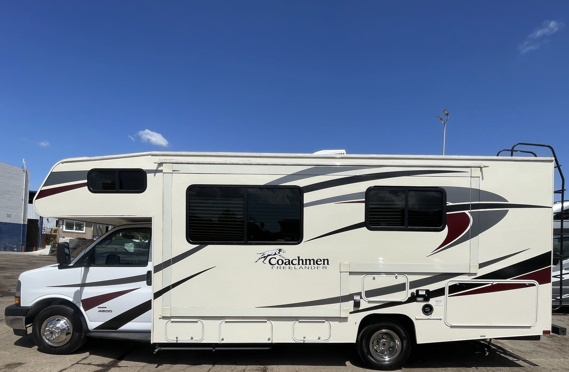 2019 COACHMEN FREELANDER 24FS