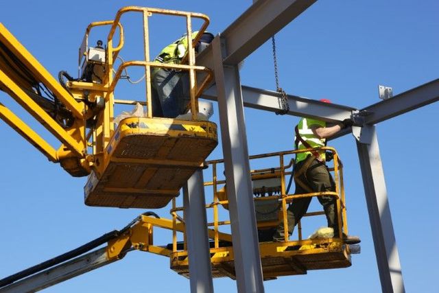 structural steel construction workers