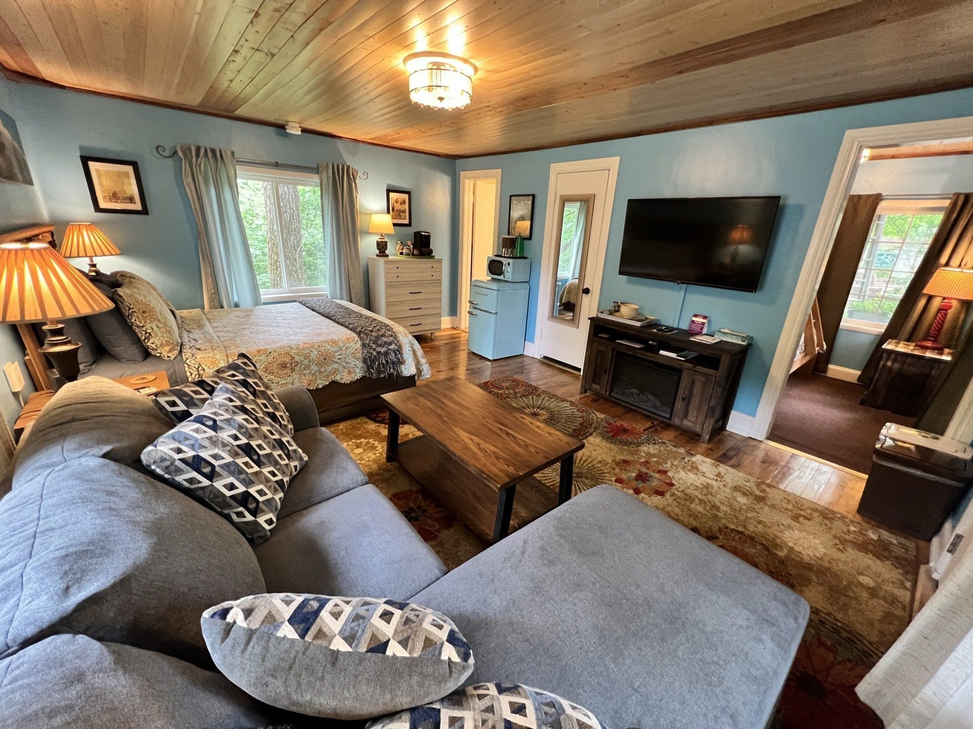 Sherwood Court Cottages & Guest Rooms