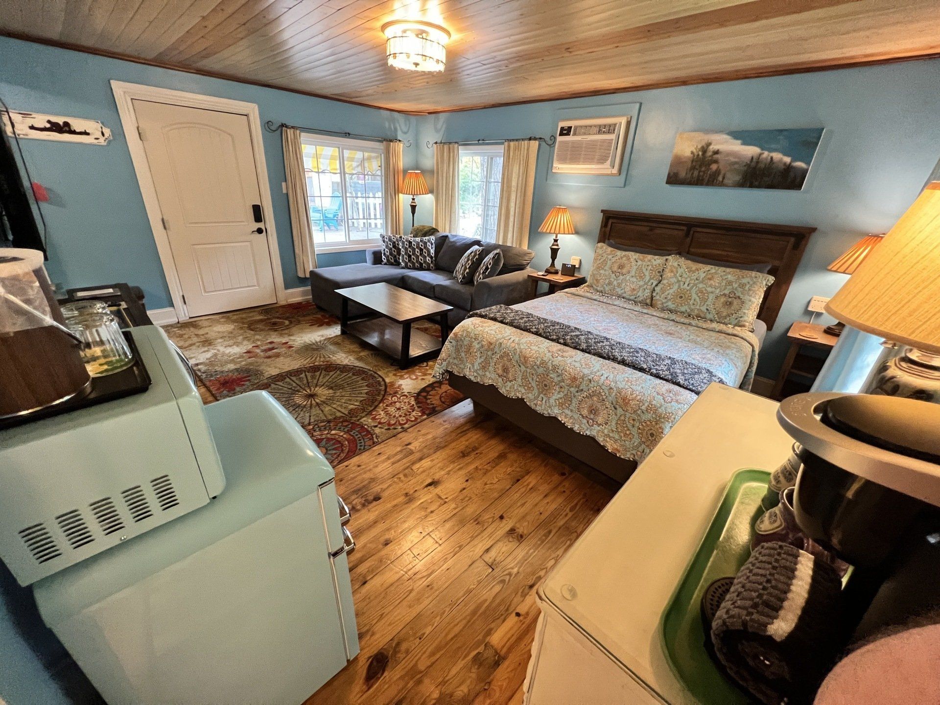 Sherwood Court Cottages & Guest Rooms