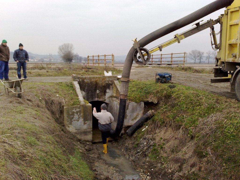 Escavatori a risucchio - Val di Susa - Torino - Soffietto Servizi ...