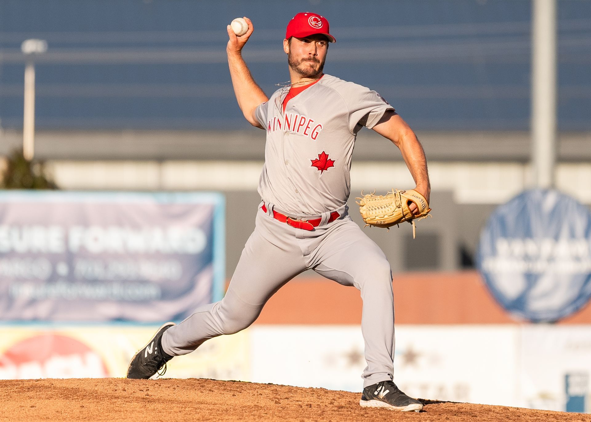 Murphy and Matulovich Lead Goldeyes to Win