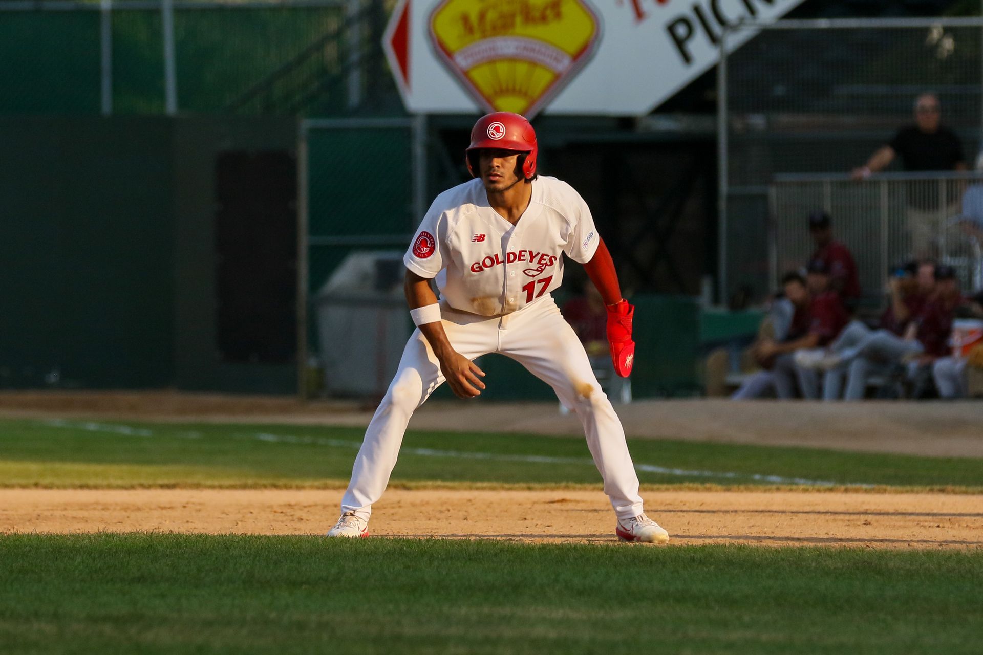 Late Run Gives Monarchs Victory Over Goldeyes