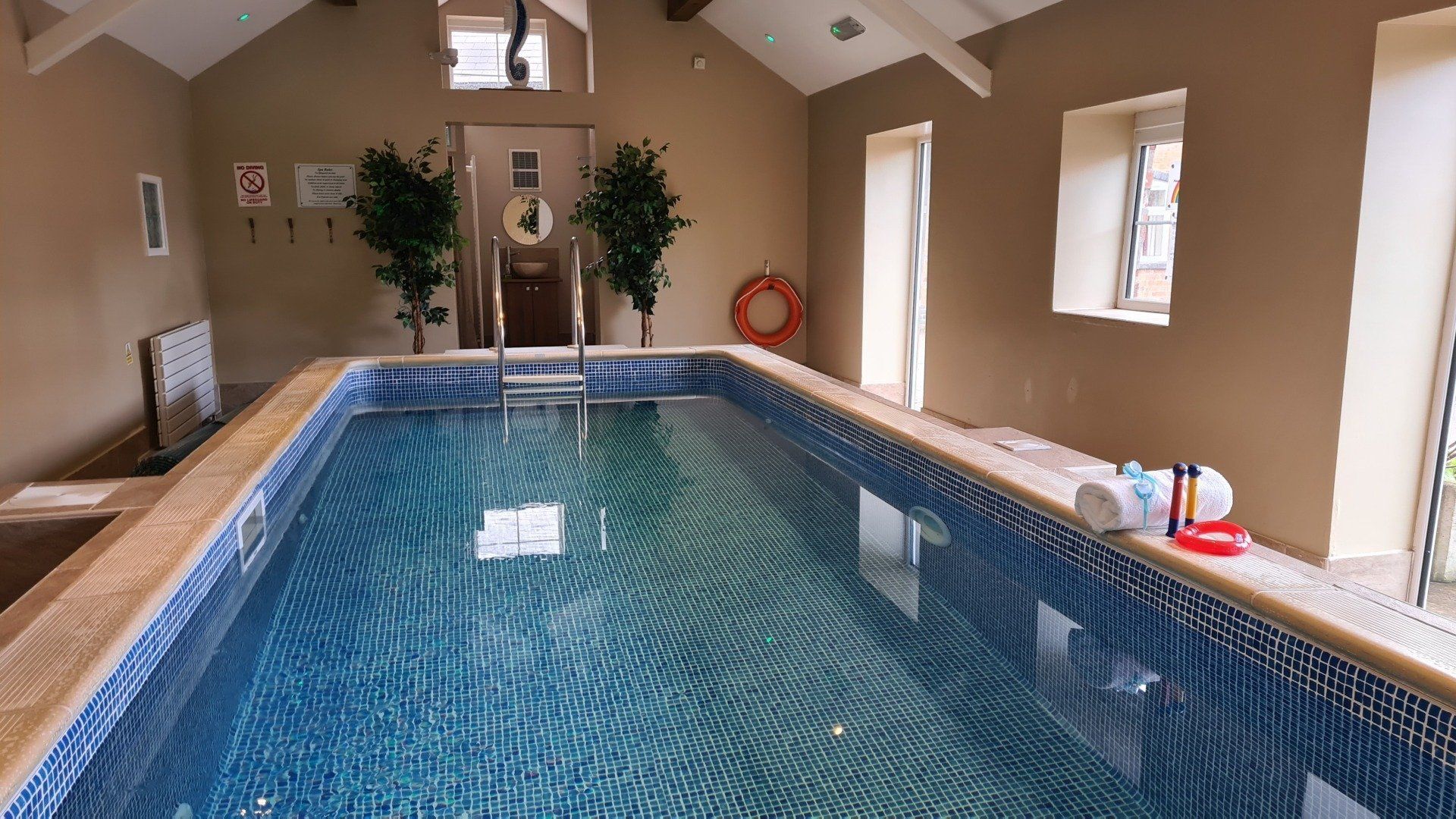 James's Parlour self-catering Holiday cottages Sleeps 12 and pool