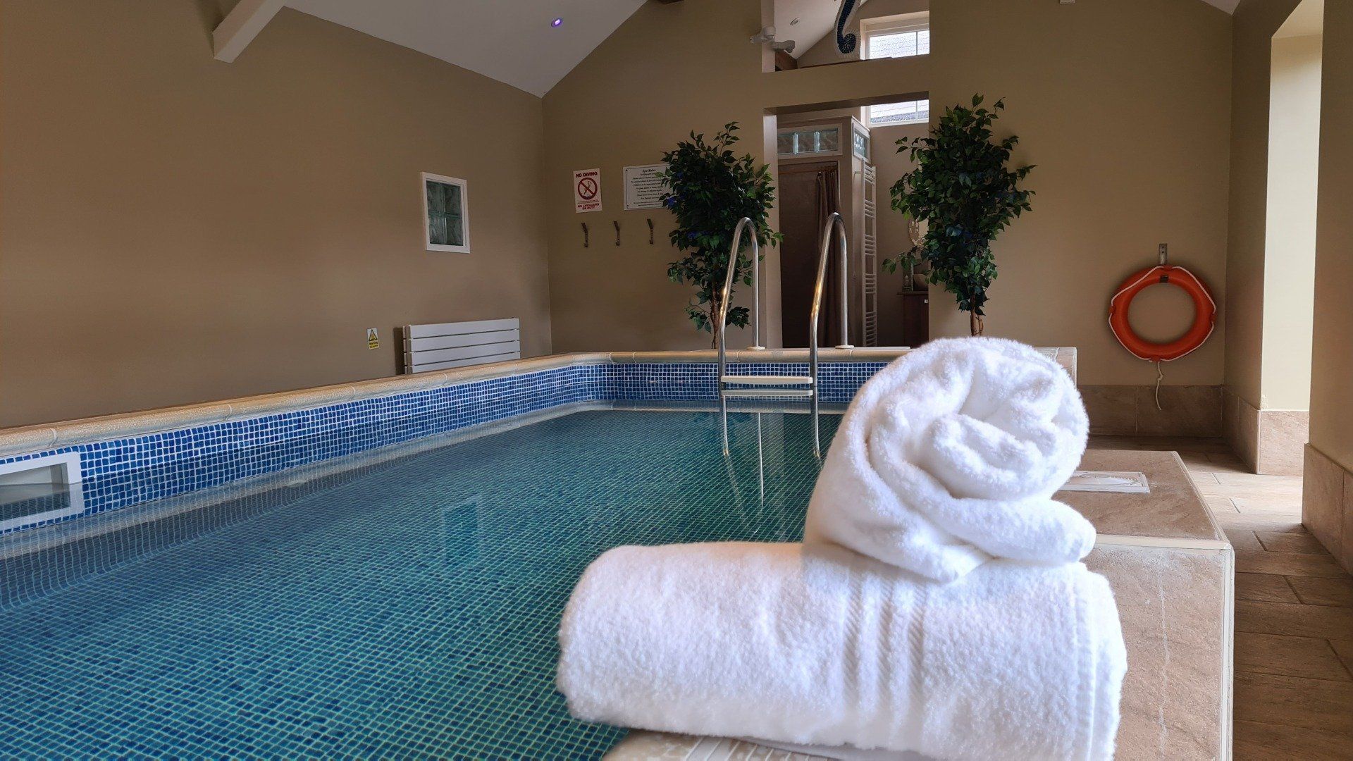 James's Parlour self-catering Holiday cottages Sleeps 12 and pool