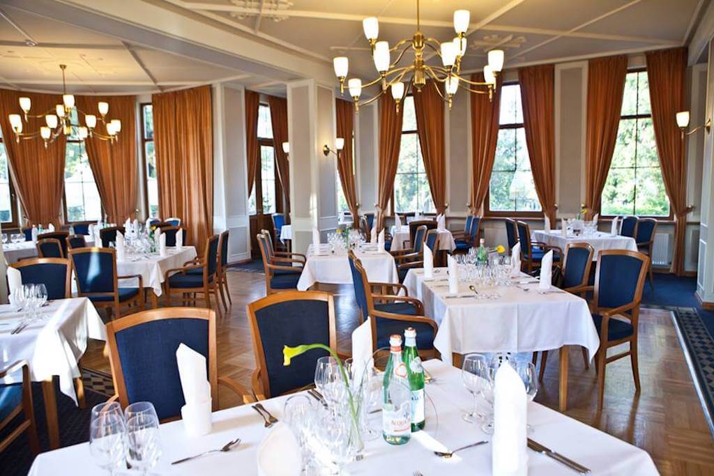 HOTEL CĒSIS restorāns | Restorāna komanda ir atvērta viesu vēlmēm