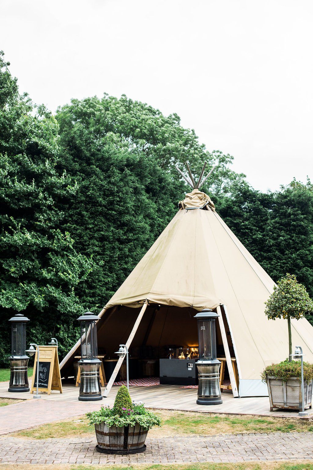 The Boot Inn, Lapworth - Tepee - Lovely Pubs