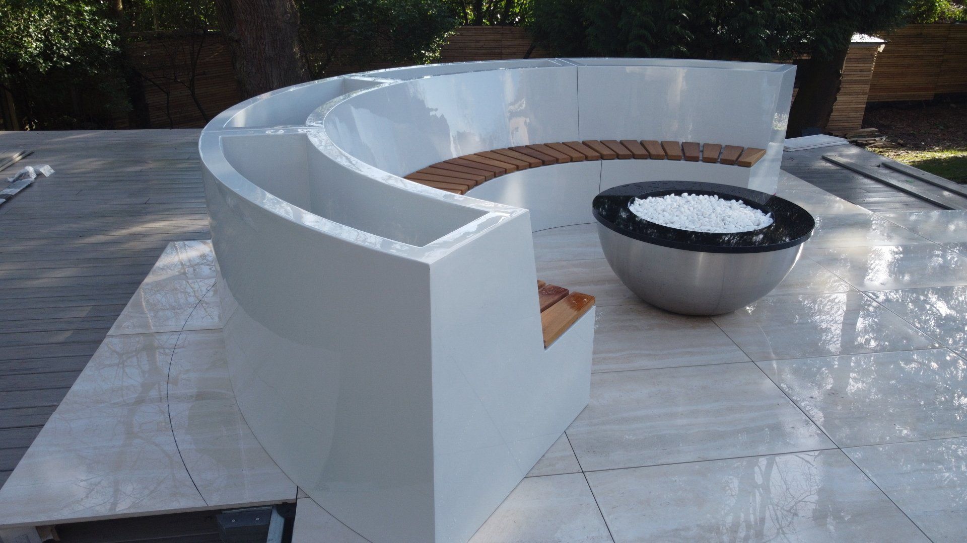 Uni-qa Curved Seating | Bring People Together with Modern Design