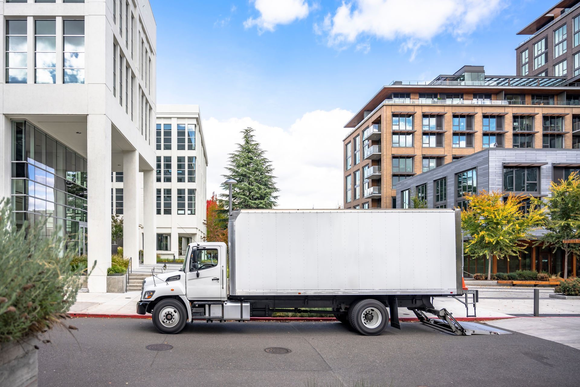 The Critical Role of Box Truck Deliveries in Modern Logistics