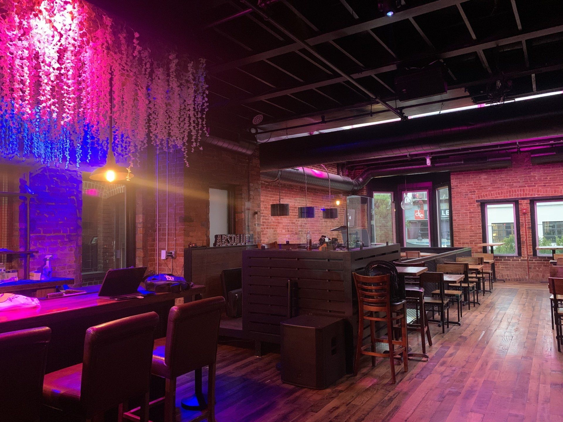 Focus-Enjoy a rooftop bar & two floors of spacious indoor lounge areas