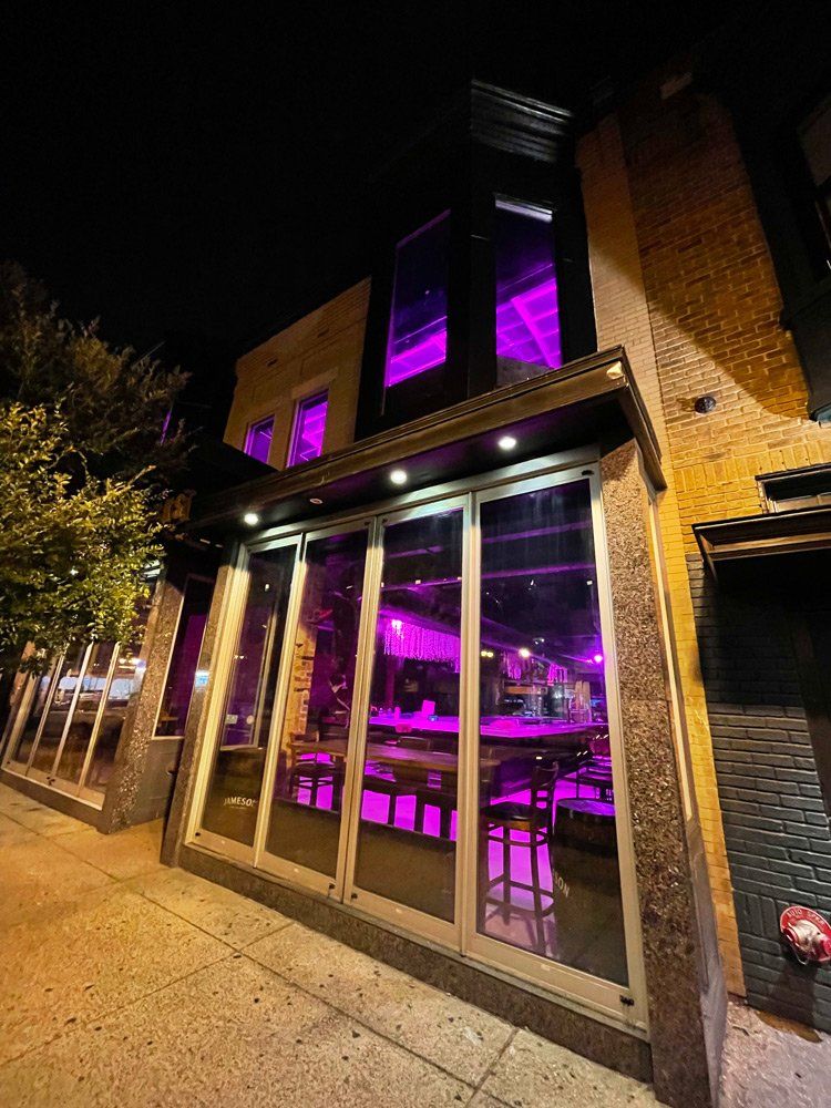 Focus-Enjoy a rooftop bar & two floors of spacious indoor lounge areas