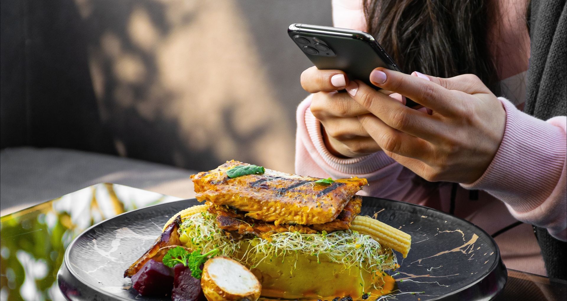 The Benefits of QR Ordering for Self Collection in F&B Businesses