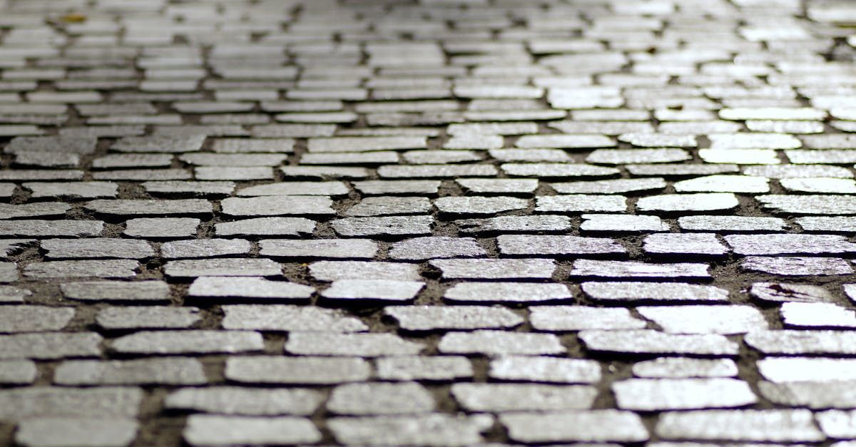 Installing Interlocking Stacked Stone: A Comprehensive Guide