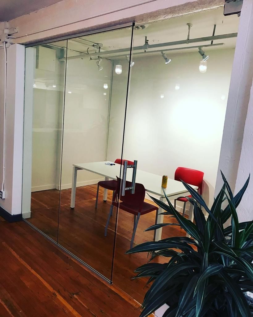 15 Stunning Glass Partition Walls Designs for a Sleek Interior