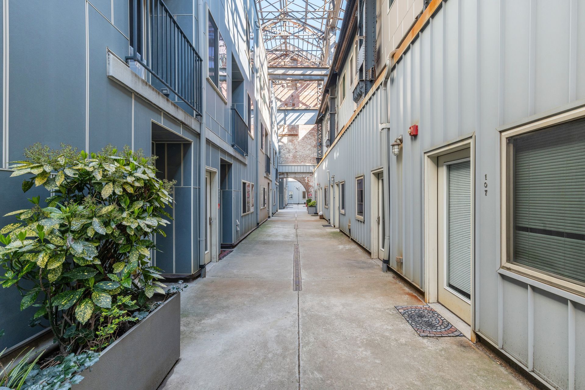 Apartments in Poplar, Philadelphia