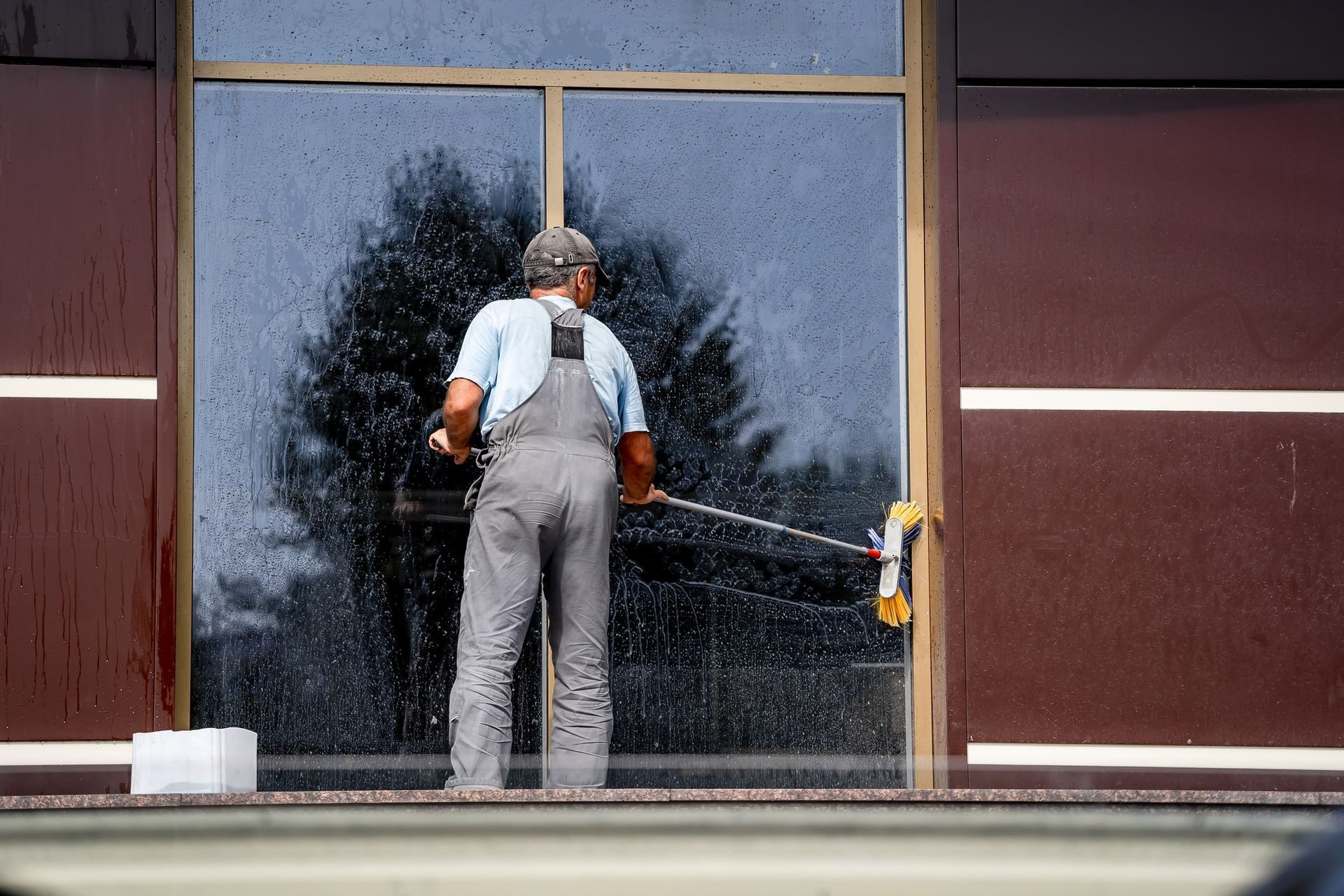Windows That Last: Maintenance Tips from Exterior Cleaner Pros