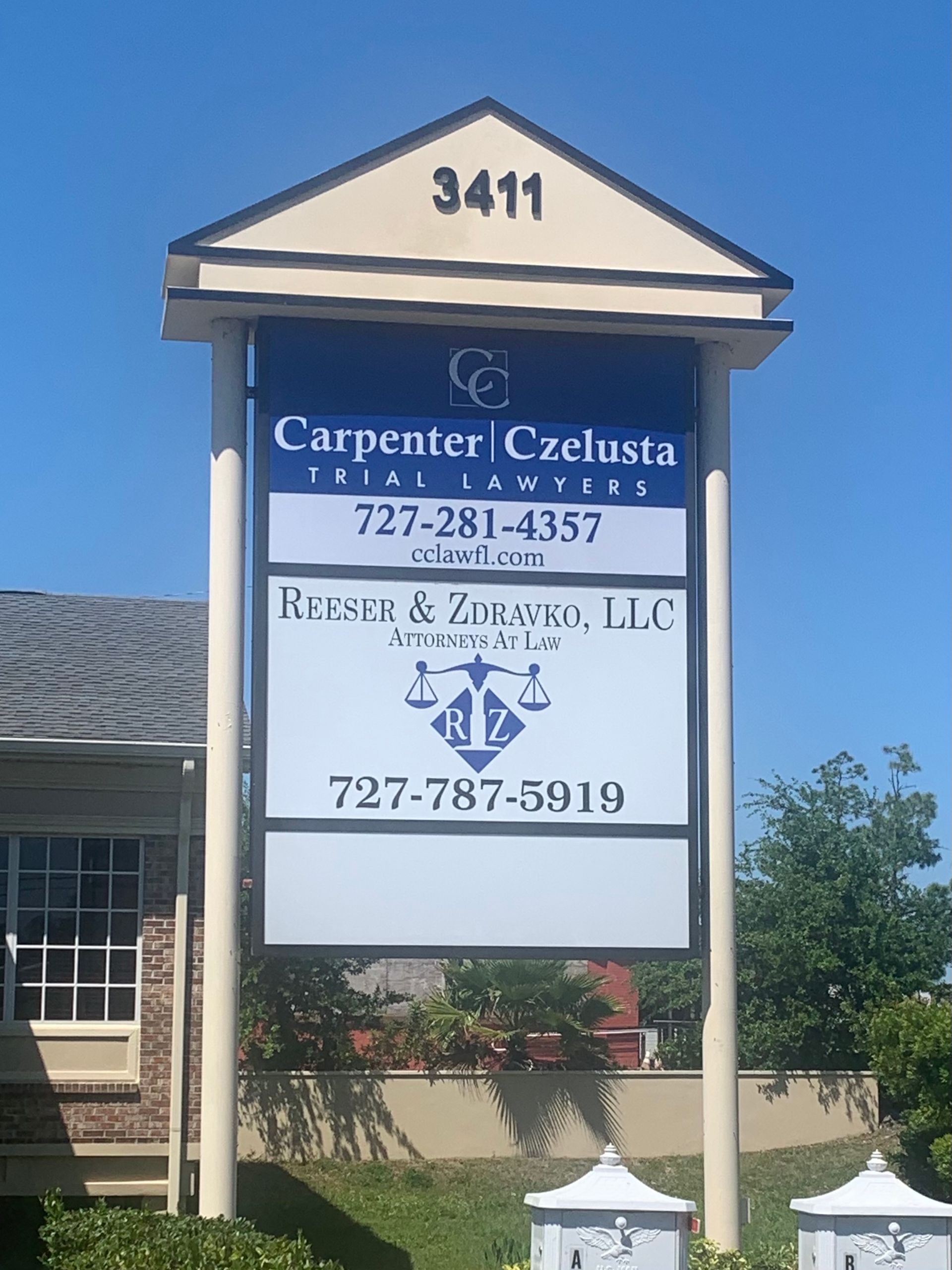 Choosing Between Local Sign Companies and National Sign Programs