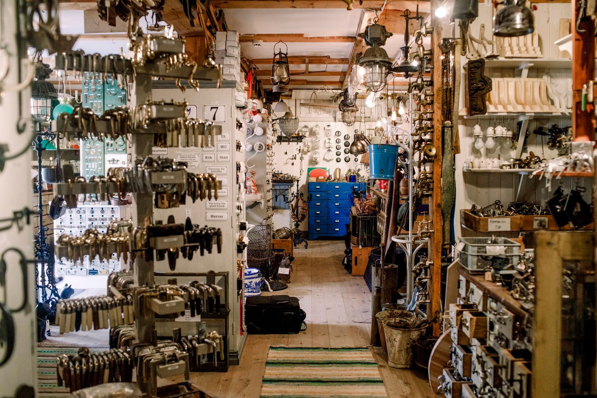Expert Hardware Supplies | Seattle, WA | Stoneway Hardware