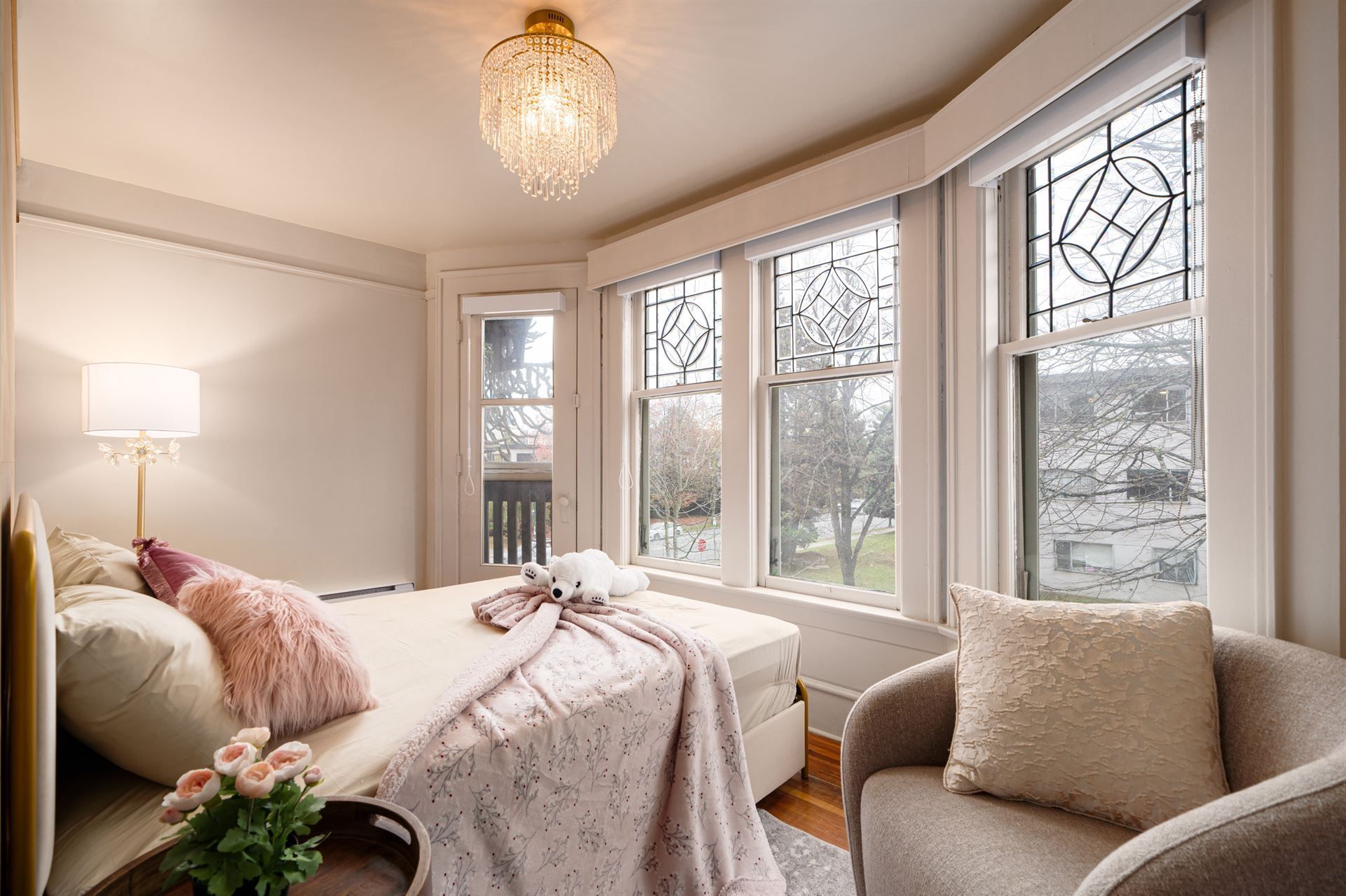 Rooms & Suites | The Hunter House Vancouver