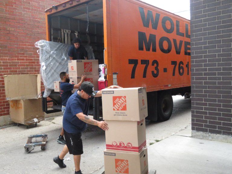 Local Movers Chicago | Moving Companies Chicago | Wolley Movers