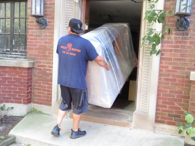 Local Movers Chicago | Moving Companies Chicago | Wolley Movers