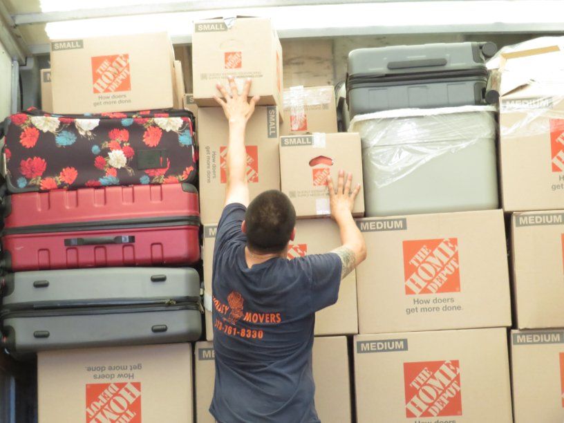 Local Movers Chicago | Moving Companies Chicago | Wolley Movers